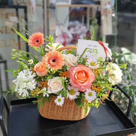 Eunhye Kang 자연광에서 찍기 이뿌네~~ 환갑 축하드립니다~☺ 라플레르꽃바구니