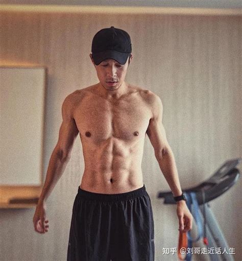 周柏豪在更衣室洗澡被男性偷拍 知乎