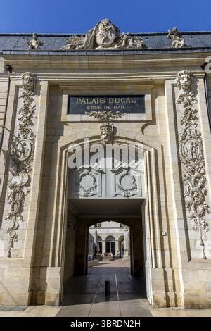Palais Des Ducs Et Des Etats De Bourgogne Place De La Liberation