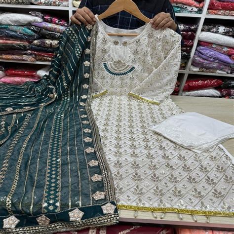 Torij Shopping With Trust