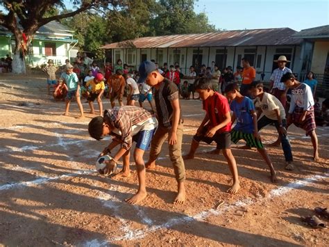 မအီမြို့ အမှတ်၄ရပ်ကွက် ပြင်ဝန်း အလယ်တန်းကျောင်းခွဲတွင် အားကစားပ