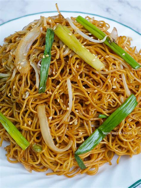 Mouthwatering Cantonese Soy Sauce Chow Mein Noodles