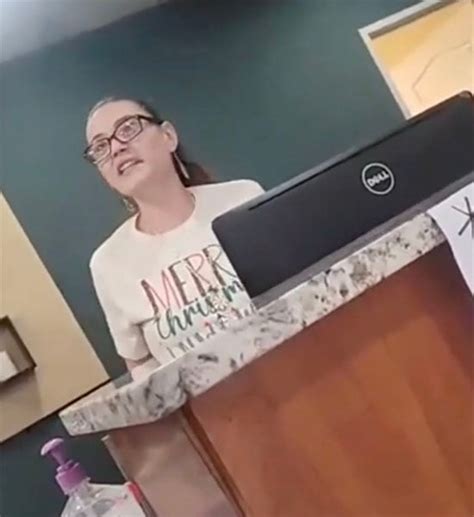 Un Client Pète Sa Coche Dans Un Hôtel Car Lemployée Est Allée Cogner à