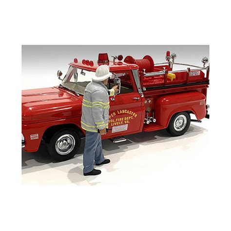 American Diorama Firefighters Fire Captain Figure For 118 Scale