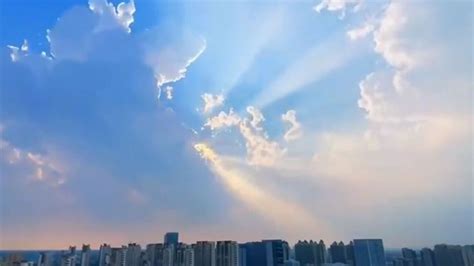 丁达尔效应！济南天空阳光透过云层散发万丈光芒 高清1080p在线观看平台 腾讯视频
