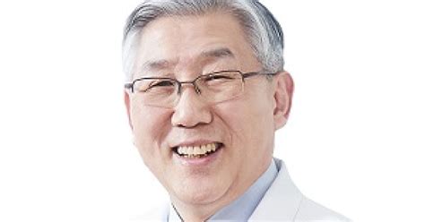 의학칼럼 노인성 척추후만증으로 등이 점점 굽어간다면