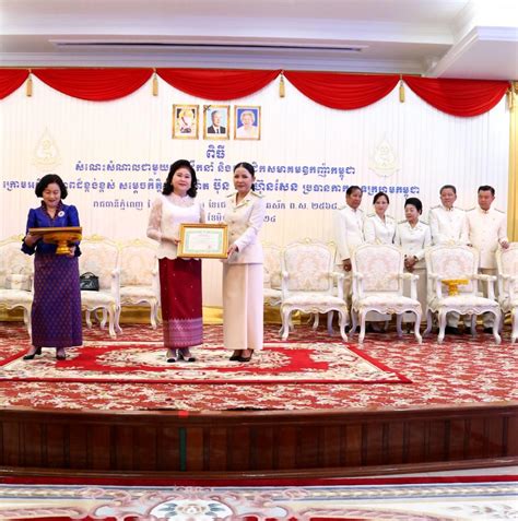 ទស្សនារូបភាព៖ សម្តេចកិត្តិព្រឹទ្ធបណ្ឌិត ប៊ុន រ៉ានី ហ៊ុនសែន អញ្ជើញសំណេះសំណាលជាមួយថ្នាក់ដឹកនាំ