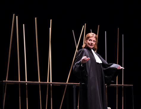 Lisieux Le Spectacle Gisèle Halimi Défendre Au Tanit Théâtre