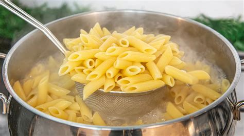 How Much Water You Should Actually Use To Boil Pasta