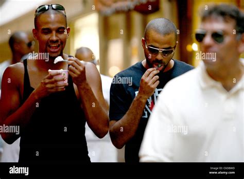 Tony Parker Eating Gelato Tony Parker Shopping And Sightseeing With His Brother And Friends
