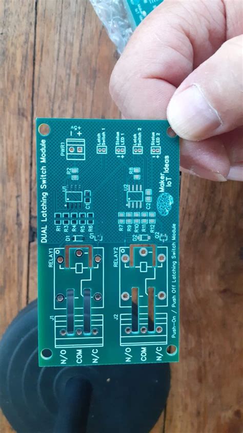 dual 555 latching switch module maker and iot ideas