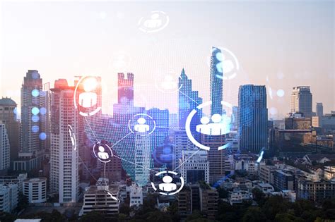 아시아 방콕의 일몰 파노라마 도시 경관위에 소셜 미디어 아이콘의 홀로그램 사람 연결의 개념 다중 노출 도시에 대한 스톡 사진 및 기타 이미지 Istock