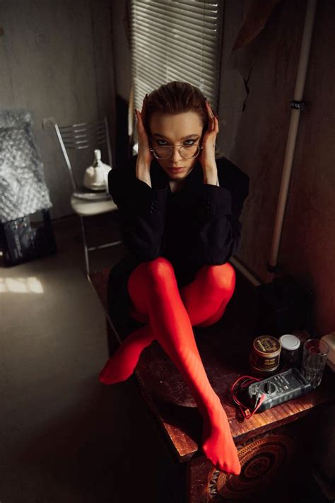 Снимаю в Саратове в 2024 г Красные колготки Фотосессия Женские тела