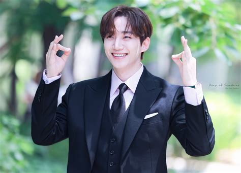 𝙍𝙖𝙮 𝙤𝙛 𝙎𝙪𝙣𝙨𝙝𝙞𝙣𝙚🔆 On Twitter 230706 뉴스룸 출근 잊시💛 헤르메스 이준호 Leejunho 준호 Junho 킹더랜드