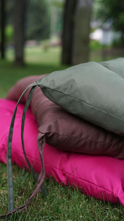 САДОВІ ПОДУШКИ ПУФИ ПРАПОРИ КРІСЛО МІШКИ • УКРАЇНА Сонячна весна час для яскравого