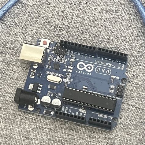 Arduino Uno R3 開發板 （原廠晶片） 傳輸線 哩哩扣扣 其他在旋轉拍賣