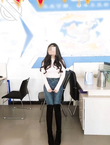 会喷水的情姐姐亲姐姐绑起来操肛塞导致下体失禁嫩穴水流不止