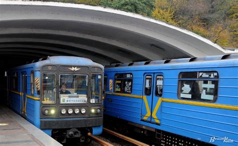 На червоній гілці метро Києва знову курсують поїзди Вечірній Київ