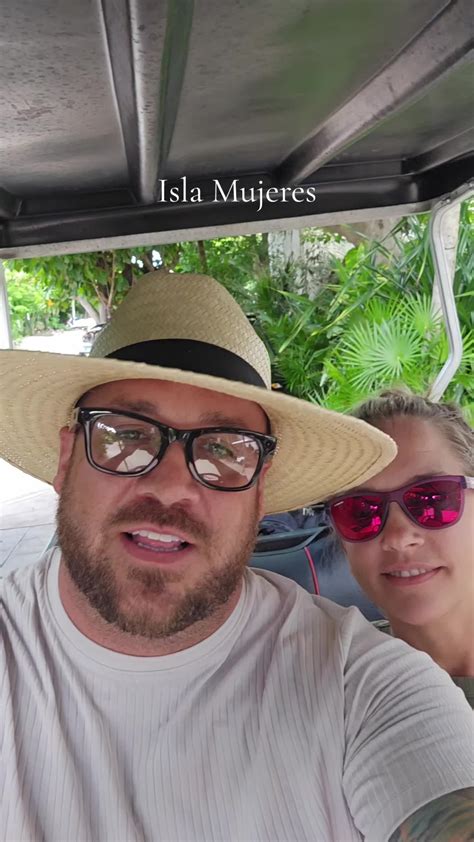 Exploring Isla Mujeres The Best Way Possible — By Golf Cart 🛺 From