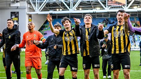 Vitesse Wint Na Rampweek Juichen Is Dubbel Maar Wilden Fans Wat Teruggeven Voetbal Nu Nl