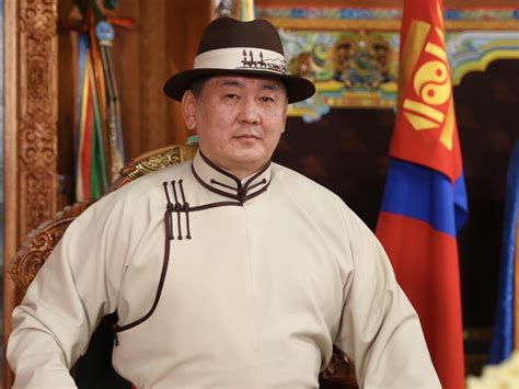 Ерөнхийлөгч У Хүрэлсүхийн Xvii жарны “Хилэнт эх” хэмээх Модон луу жилийн сар шинийн мэндчилгээ