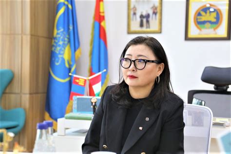 Ч Ганцэцэг Ерөнхийлөгч аж үйлдвэрийн салбарыг дэмжсэн бодлого гаргаж байгаад баяртай байна