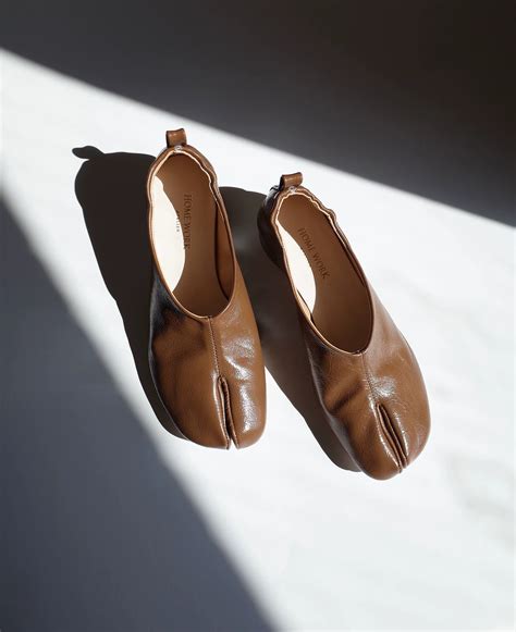 Brown Split Toe Tabi Shoes Atorie