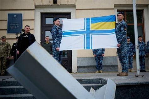 Над міськрадою Запоріжжя підняли прапор ВМС України Новини