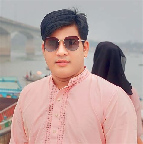 দেখুন বুড়ো বেডি কিভাবে ছোট বেবিডারে শাসন করতাছে। মাশাল্লাহ আমরা আম্মুটার জন্য সবাই দোয়া