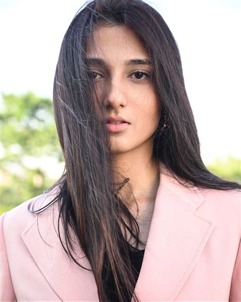 Ritika Nayak Scrolller