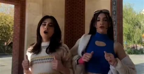 两名伊朗女孩因穿露脐装在纪念碑前跳舞而被逮捕，将面临“数年监禁或死刑” 腾讯新闻