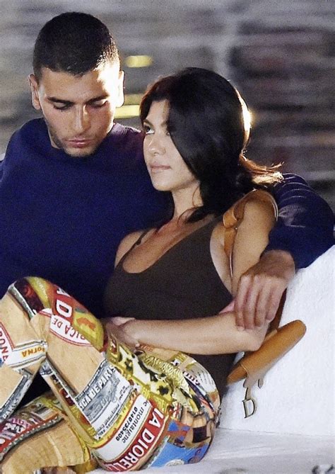 Kourtney Kardashian 38 Hikes With Shirtless Beau 23 Artofit