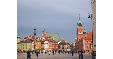 Сенатът на Полша прие закон за ограничаване на правото на убежище