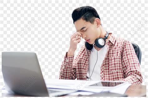 젊은 남성 디자이너가 피곤한 작업 Png 일러스트 무료 다운로드 Lovepik