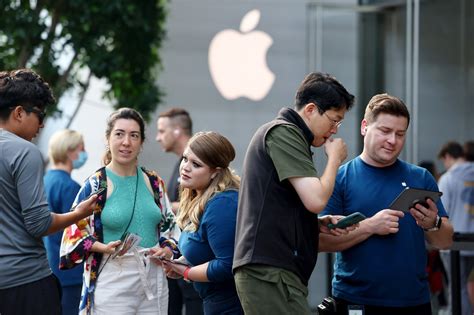 How Many People Are Considering Upgrading Or Switching To The Apple