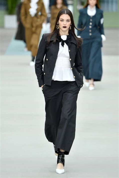 패션엔 리뷰 새로운 샤넬 시대 개막 2020 샤넬 크루즈 컬렉션