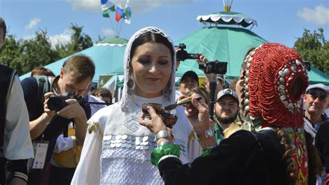 Башкирский мед, кумыс, бауырсак, знаменитая пуховая шаль, войлок ...