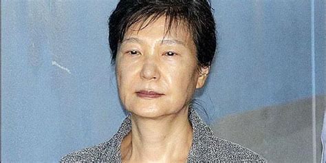 三星太子迎命运审判日 朴槿惠现身法庭面如死灰手机新浪网