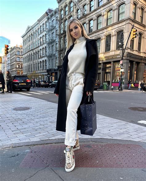 Leanna Bartlett Bio Age Height Wiki All Models Bio