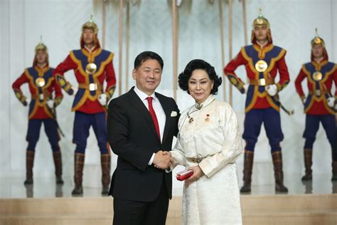 Ардын жүжигчин П Цэрэндагва Н Сувд нарт Хөдөлмөрийн баатар цол хүртээлээ Монгол Улсын