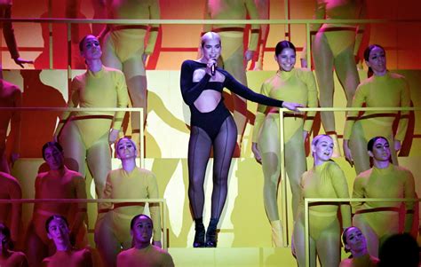 Watch Dua Lipa Perform ‘dont Start Now At The Mtv Emas 2019