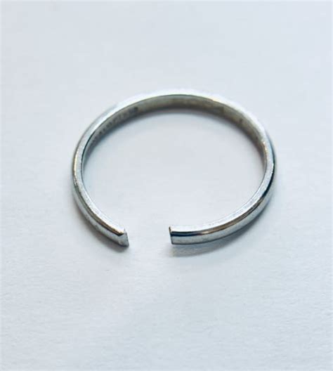 ティファニーの結婚指輪が抜けなくなったので切断してからサイズ直しできますか？ 姫路ジュエリー修理の専門店｜ジュエリーシャロン