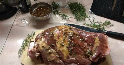 Баранья лопатка фаршированная рисом, изюмом и орехами в духовке