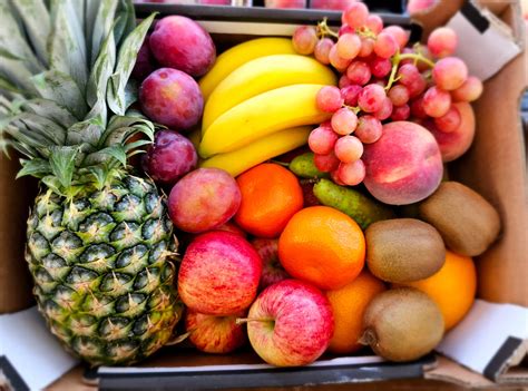 £10 Fruit Box Lb Quality Grocers