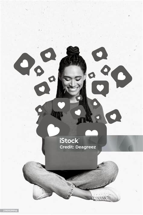 삽화 잡지 콜라주 행복한 웃는 아가씨 쓰기 사진 인스 타 그램 트위터 페이스 북 블로그 고립 된 그림 배경 20 24세에 대한 스톡 사진 및 기타 이미지 Istock