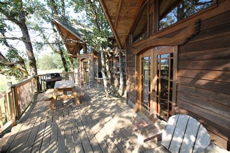 Sleep Overnight In Oregon S Finest Treehouse Resort