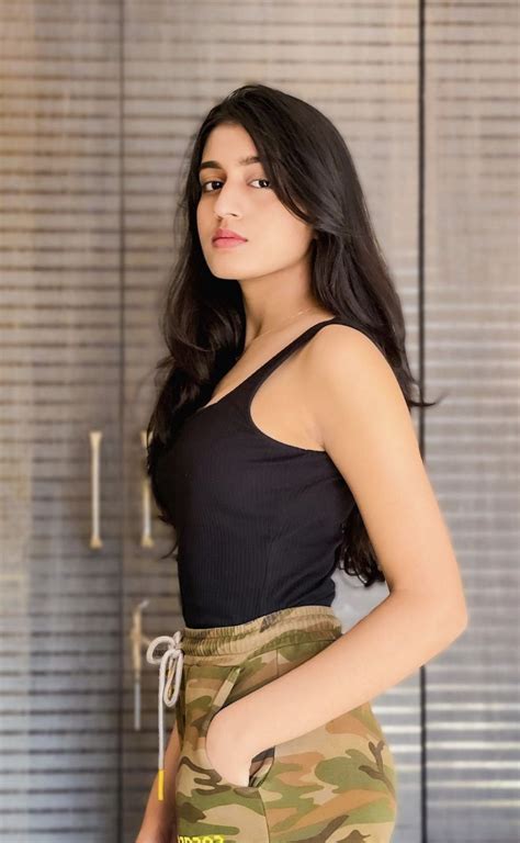Pin Auf Aadhya Anand