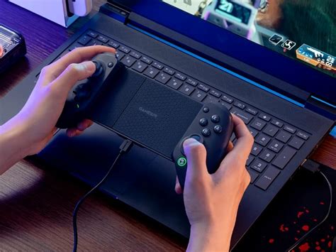 This Bluetooth Mobile Controller Supports Most Platforms