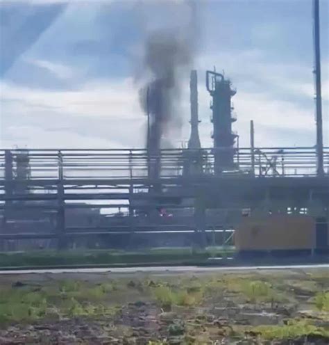 У РФ заявляють про нову атаку на нафтопереробний завод у