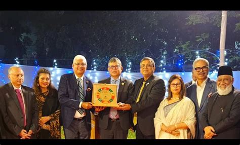 Nasreen Zamir On Linkedin Crest Presented To H E The Foreign Secretary